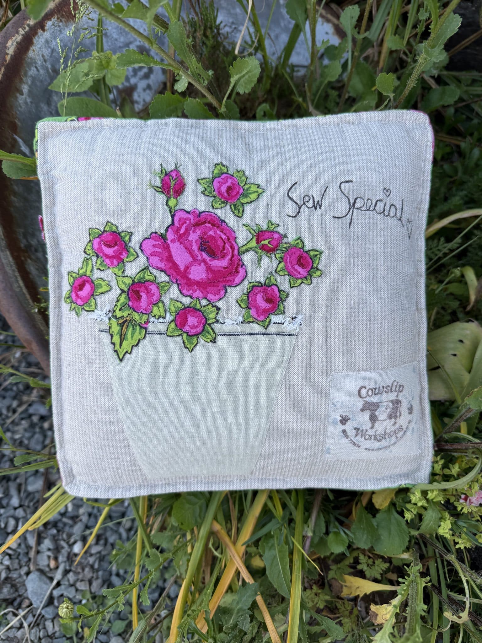 Cowslip Little Pink Rose Pie Crust Cushion Kit – Cowslip Workshops